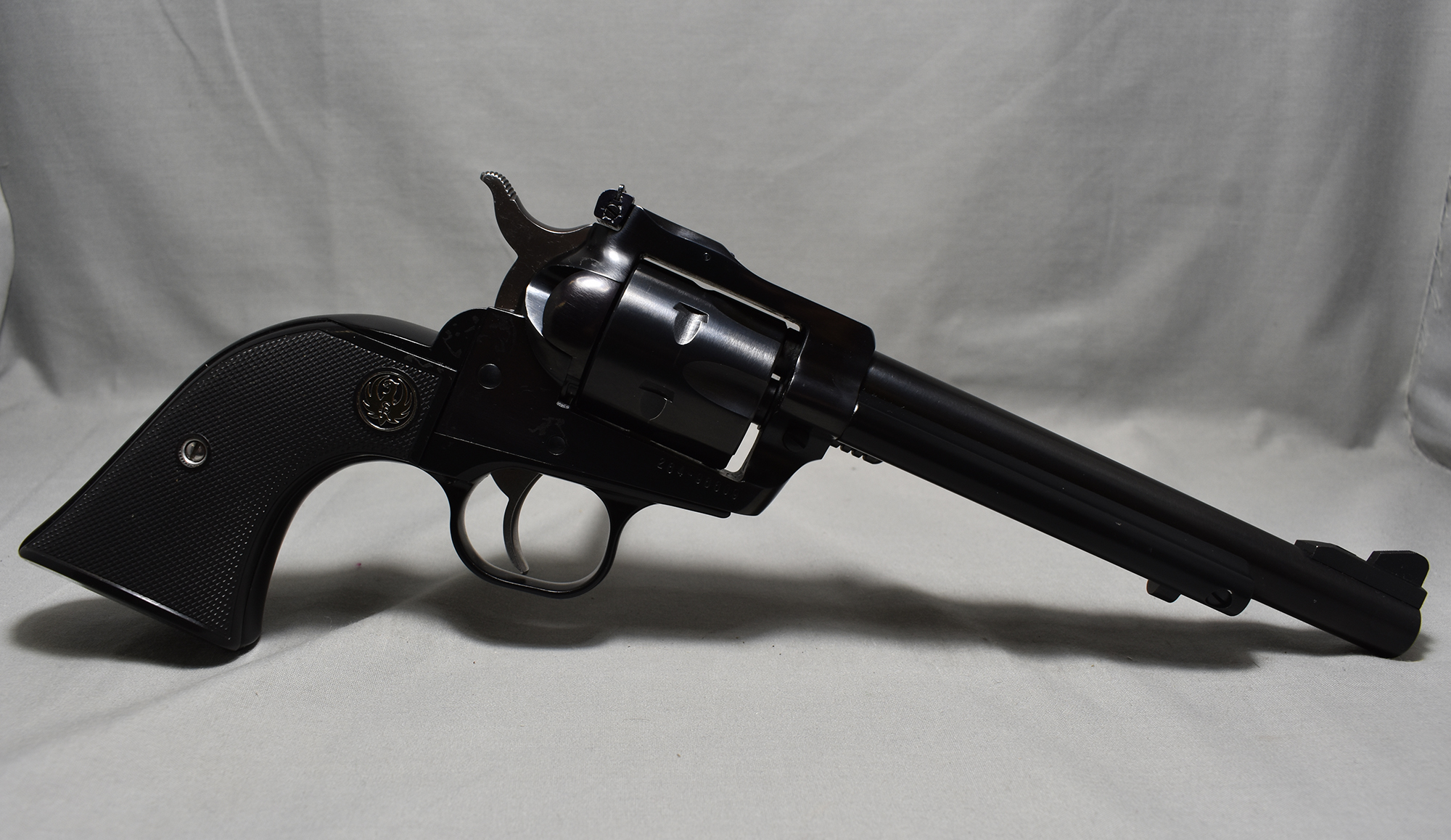 Sturm Ruger ~ New Model Single-Six ~ .22 Long Rifle /.22 Magnum | Bass ...